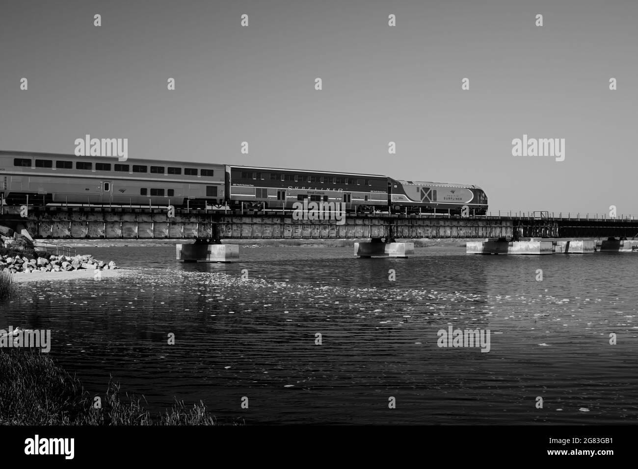 Amtrak coastal train stock photos hi-res stock photography and images ...