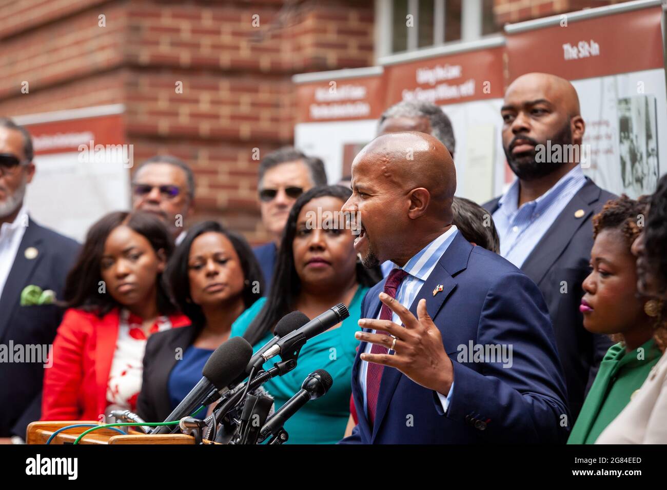 Ron reynolds hi-res stock photography and images - Alamy