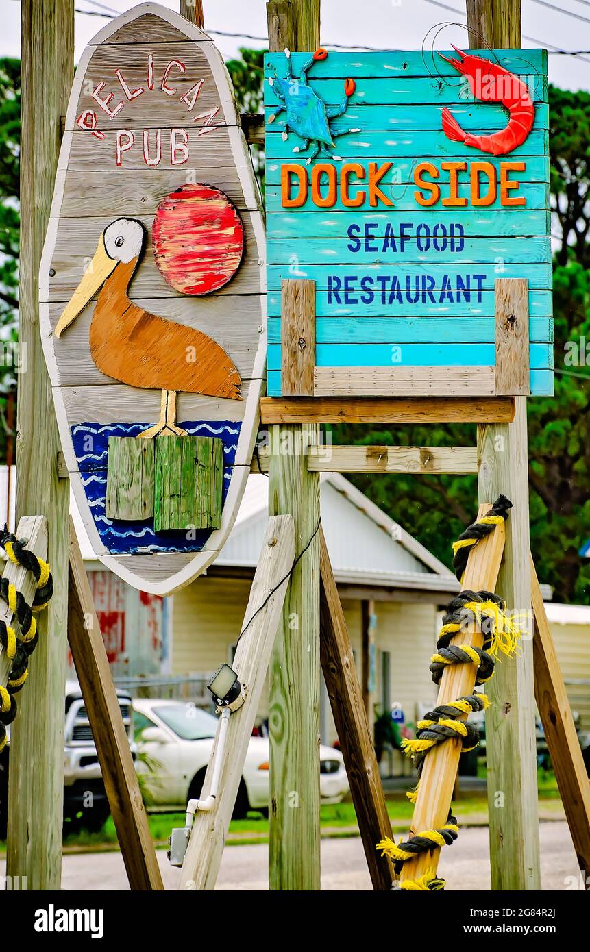 Bar pub sign signage hi-res stock photography and images - Alamy
