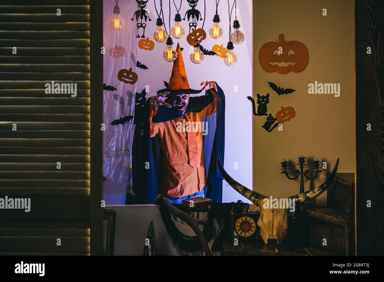 Horror faces. Expression people. Scary father on halloween background ...