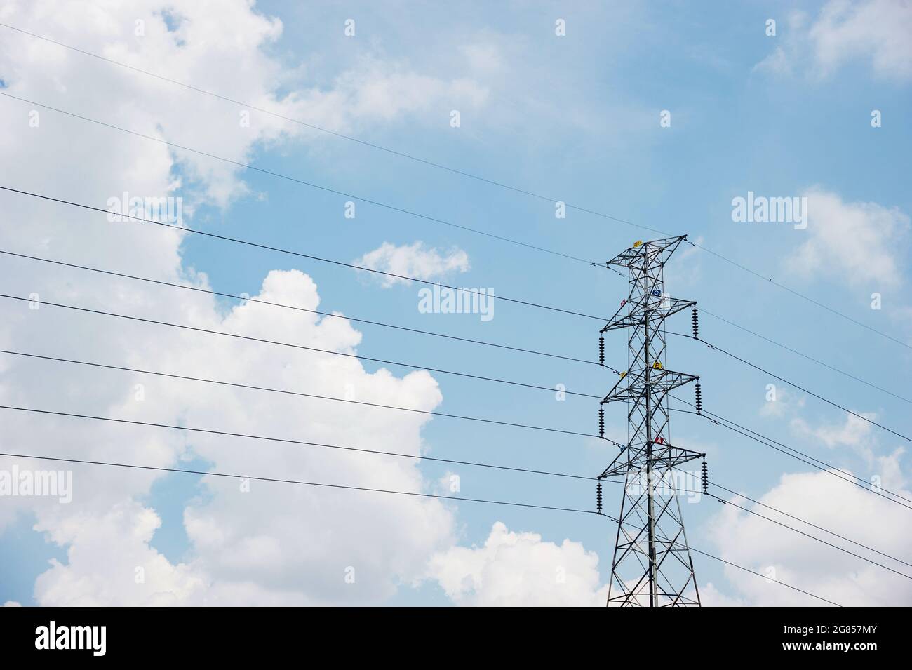 Electric transmission tower build hi-res stock photography and images ...