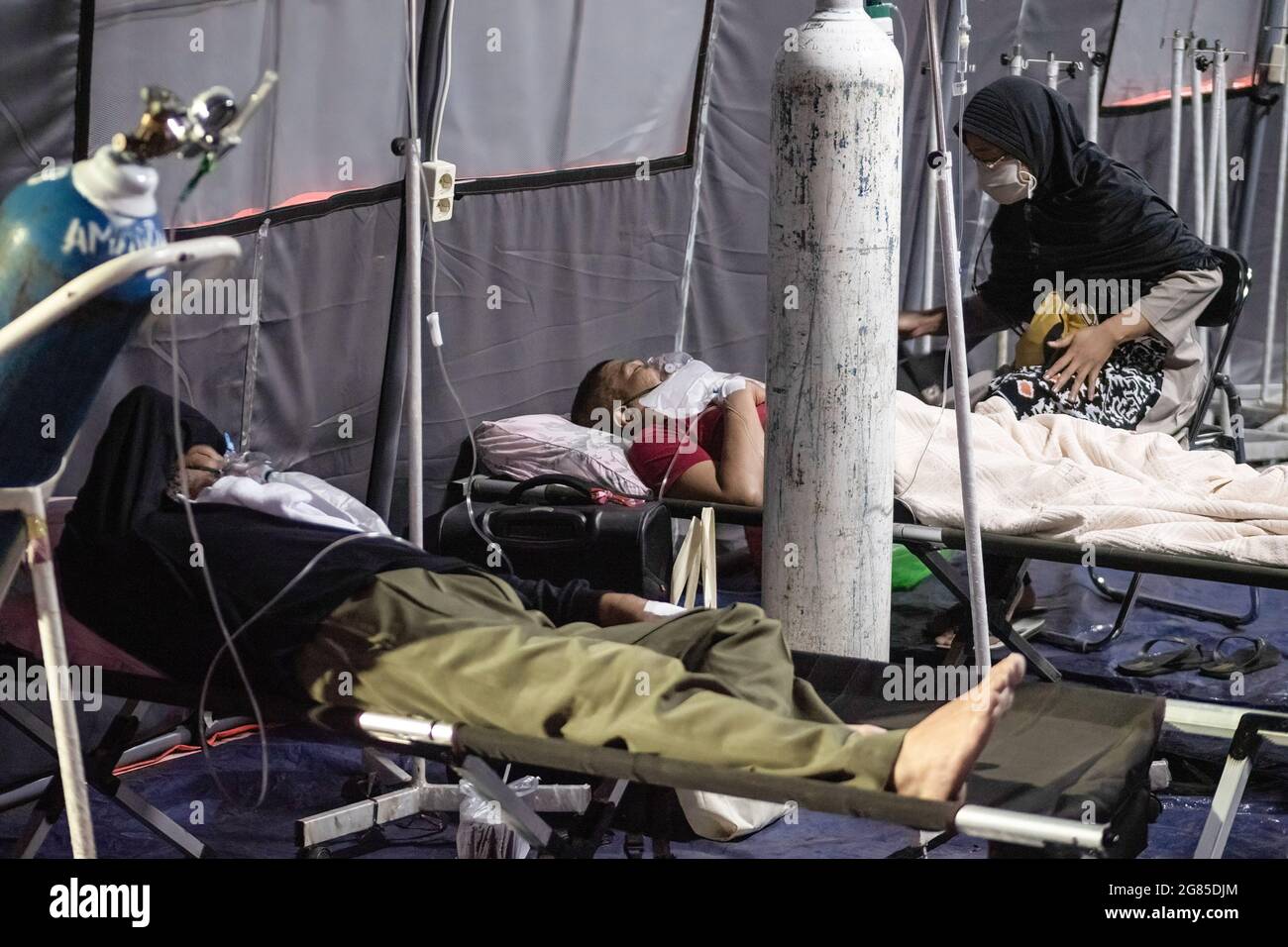 Oxygen tents hi-res stock photography and images - Alamy