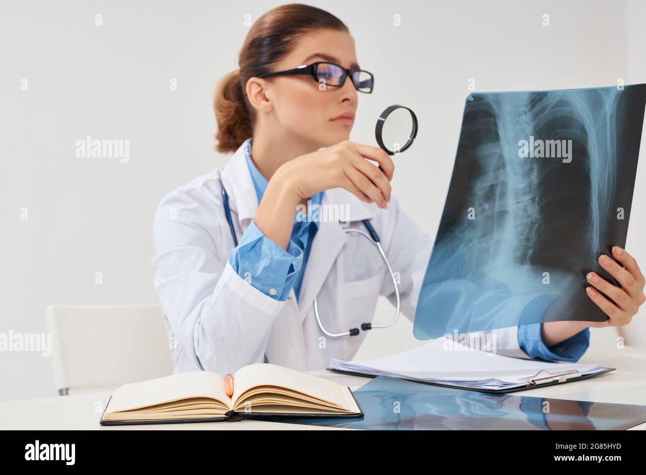 doctor radiologist x-ray research hospital diagnosis Stock Photo - Alamy
