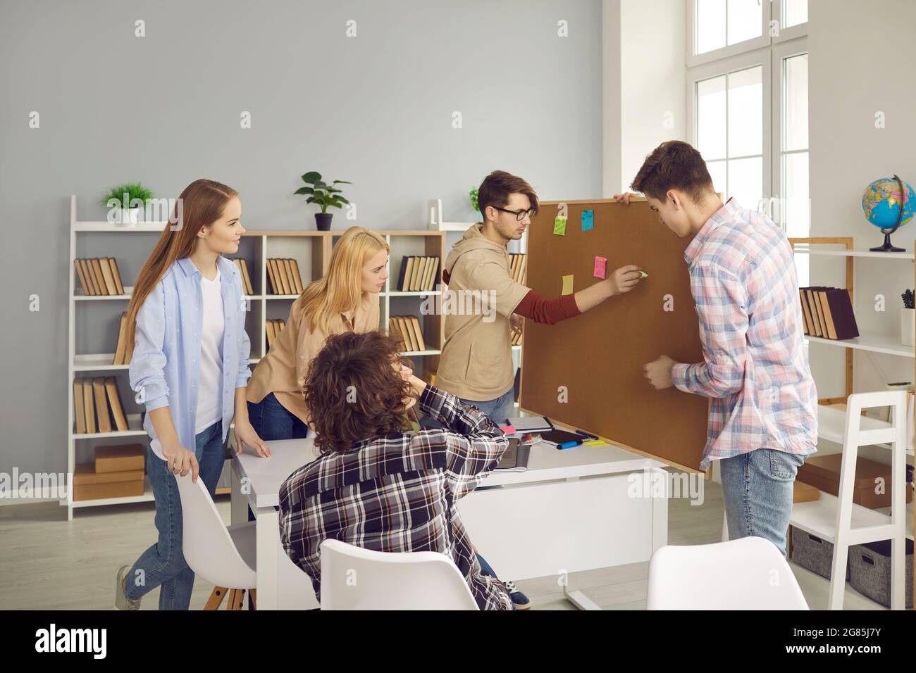 Girls teen school project hi-res stock photography and images - Alamy