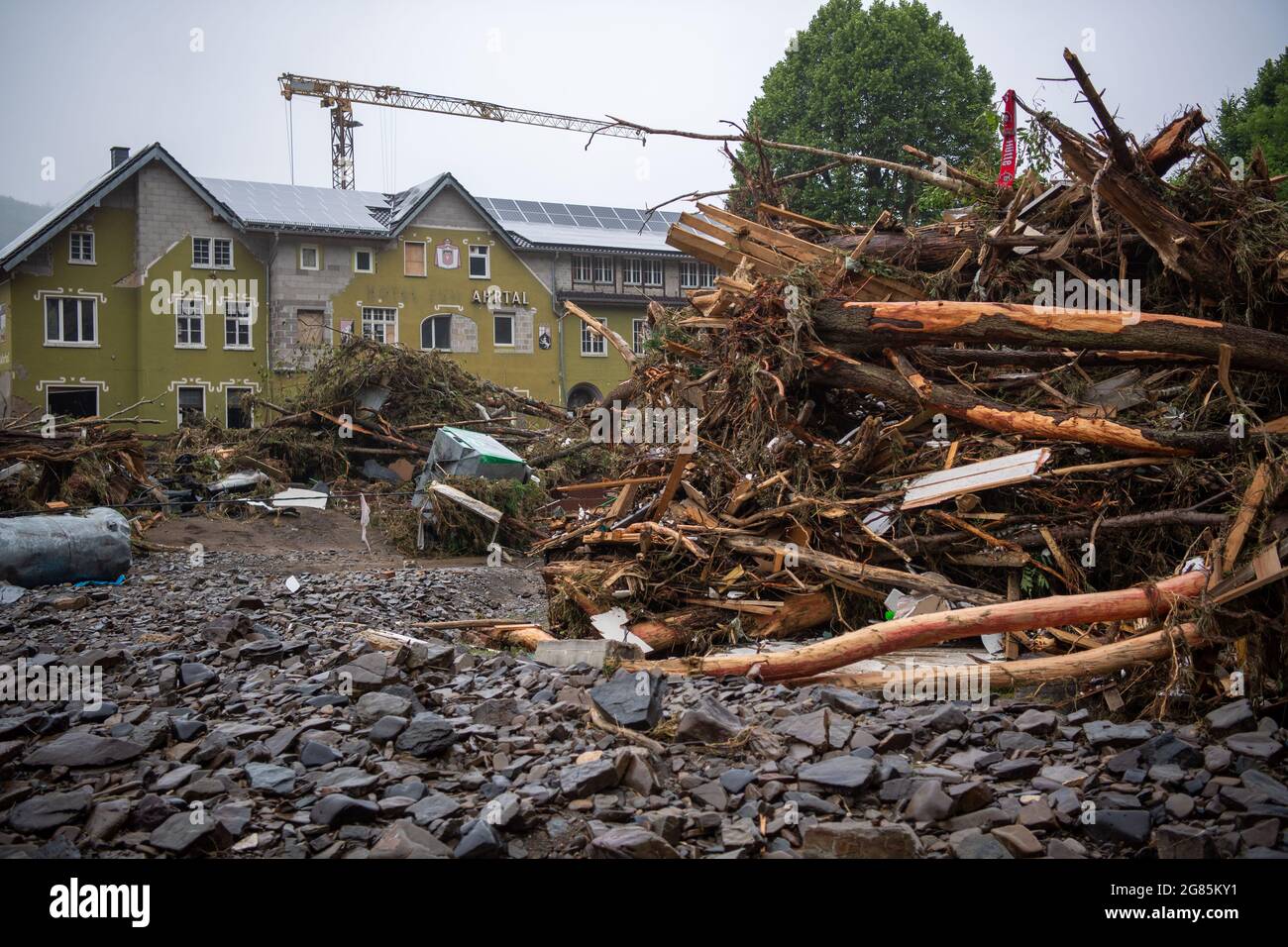 Schuld, Germany. 16th July, 2021. Wood and debris pile up in the ...