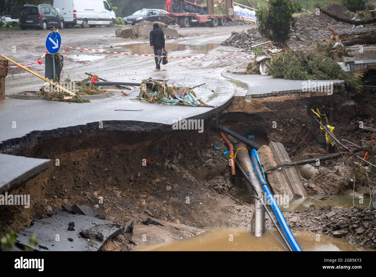 Schuld, Germany. 17th July, 2021. A man walks through the completely ...
