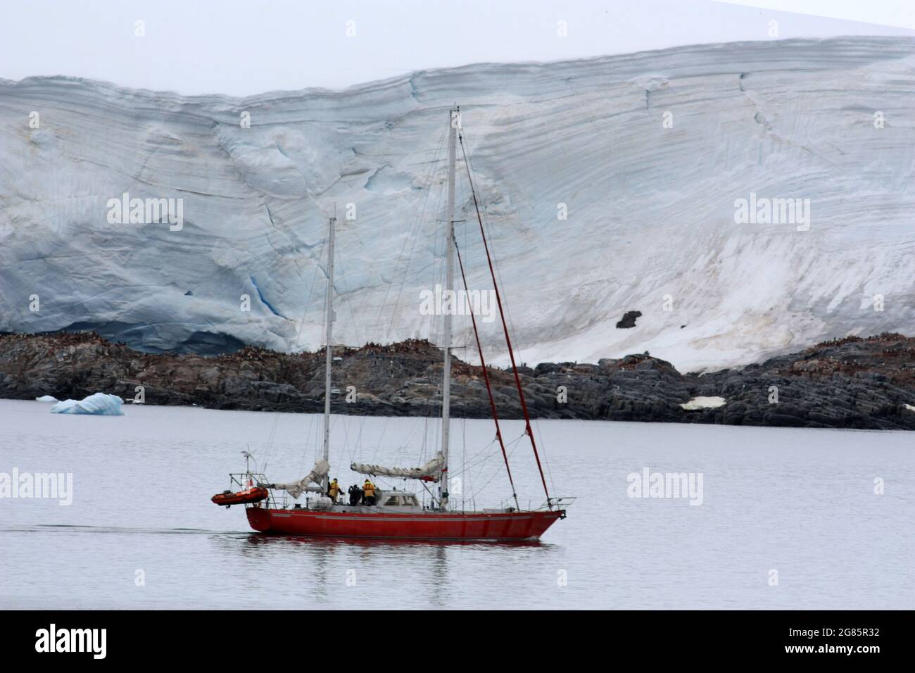 Expedition sailing ship at anchor in Port Lockroy Bay Stock Photo - Alamy