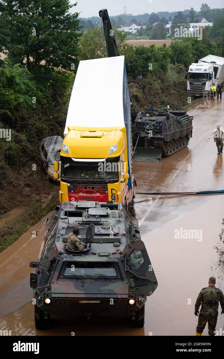 Recovery vehicles hi-res stock photography and images - Alamy