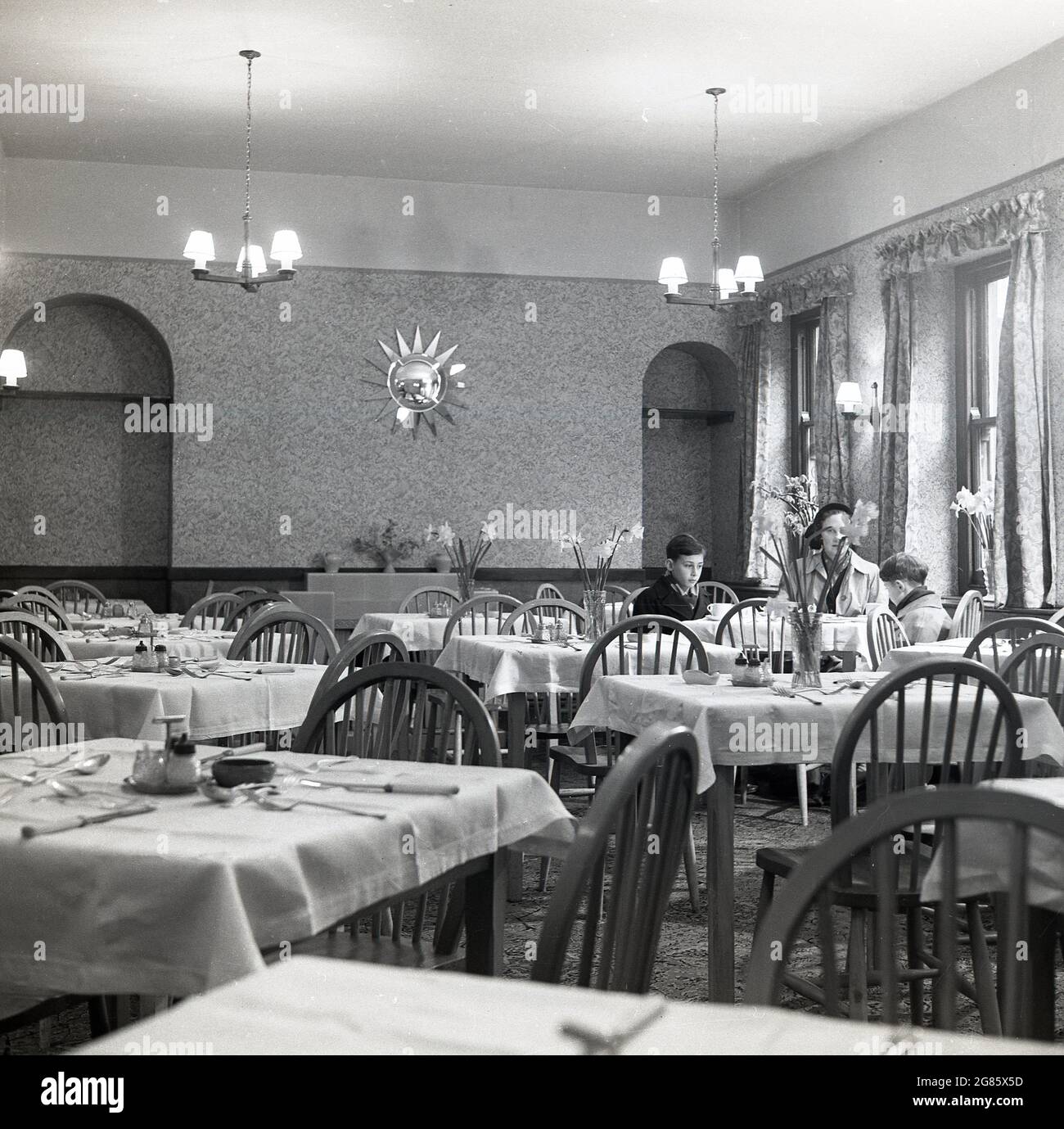 1950s Restaurant Black And White High Resolution Stock Photography and ...