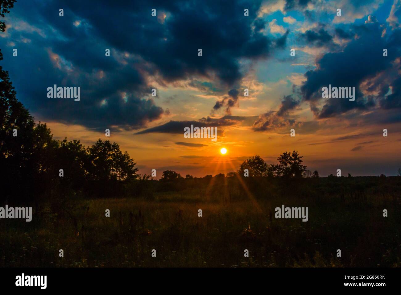 Timelapse dramatic sky setting sun hi-res stock photography and images ...