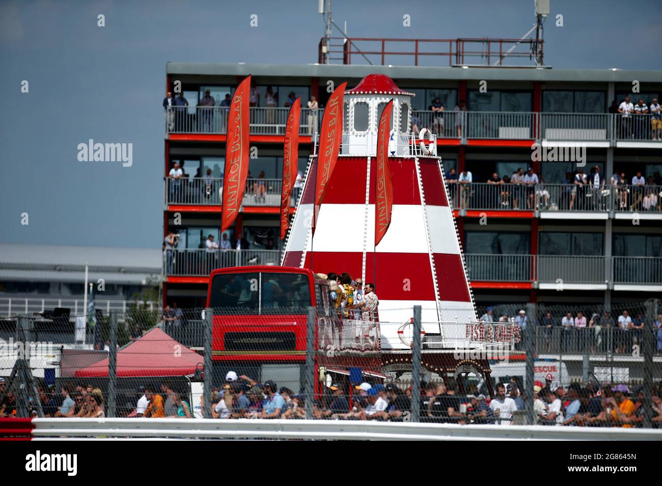 Silverstone f1 2021 crowd hi-res stock photography and images - Alamy