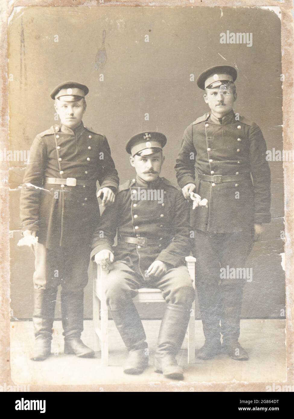 old photo of 3 soldiers Stock Photo - Alamy