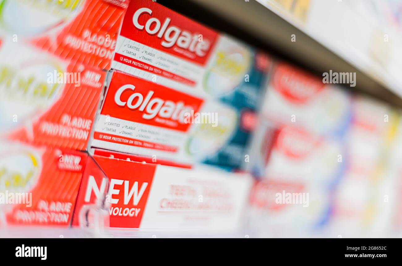 Supermarket colgate hi-res stock photography and images - Alamy