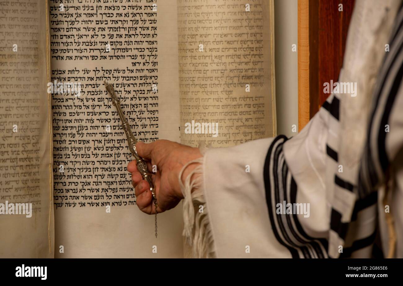 close up of reading the bible during prayer Stock Photo - Alamy
