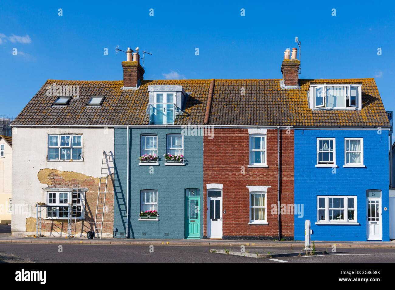 Terraced houses uk doors hi-res stock photography and images - Alamy
