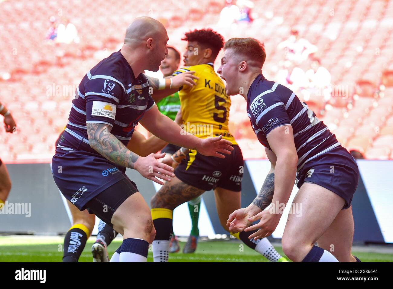 Jacob Doyle (28) of Featherstone Rovers celebrates his try Stock Photo ...