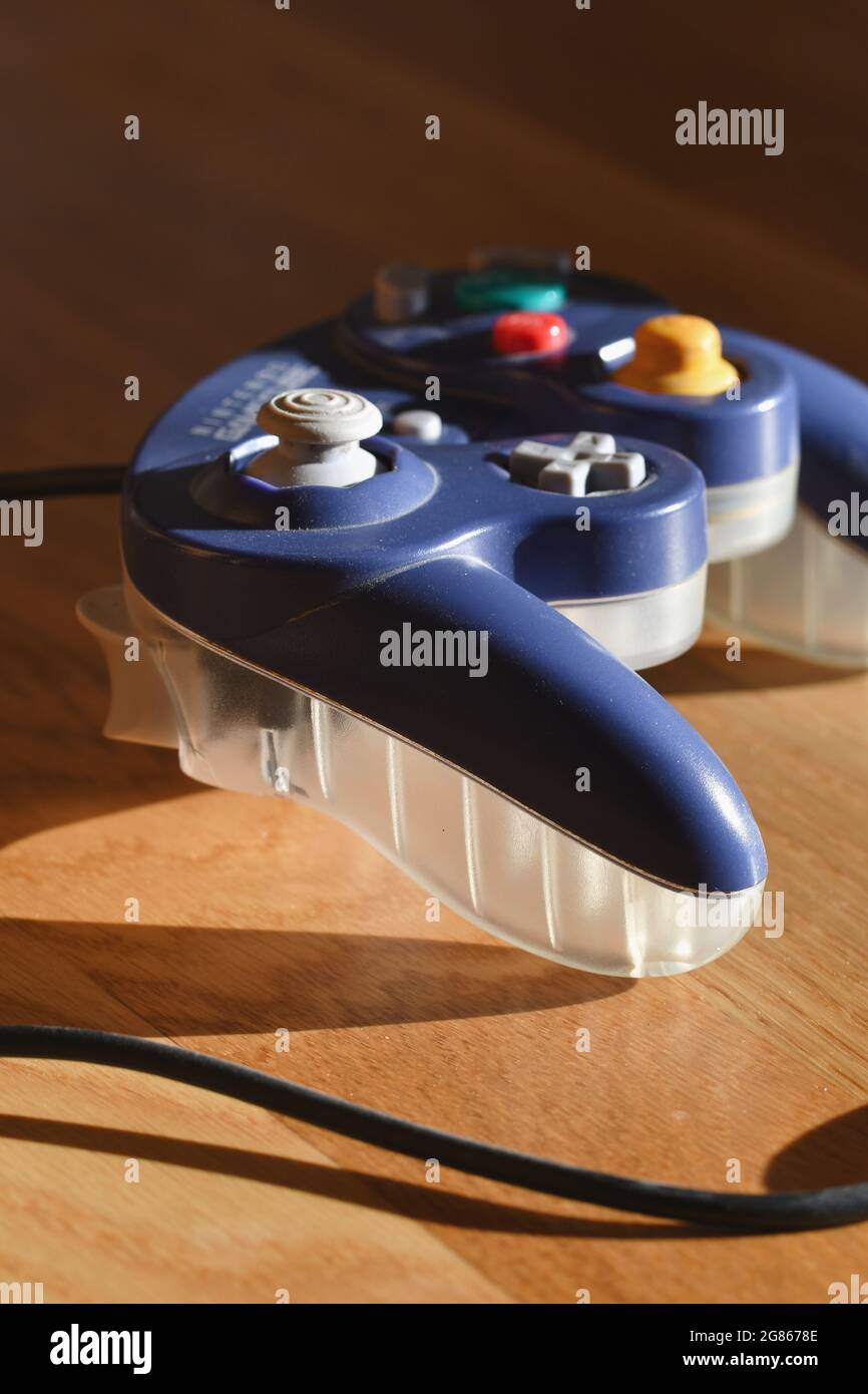 Wireless controller hi-res stock photography and images - Alamy