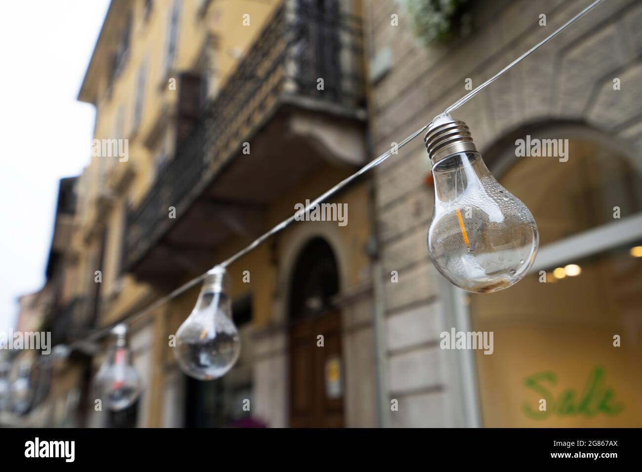 Old light bulbs hi-res stock photography and images - Alamy