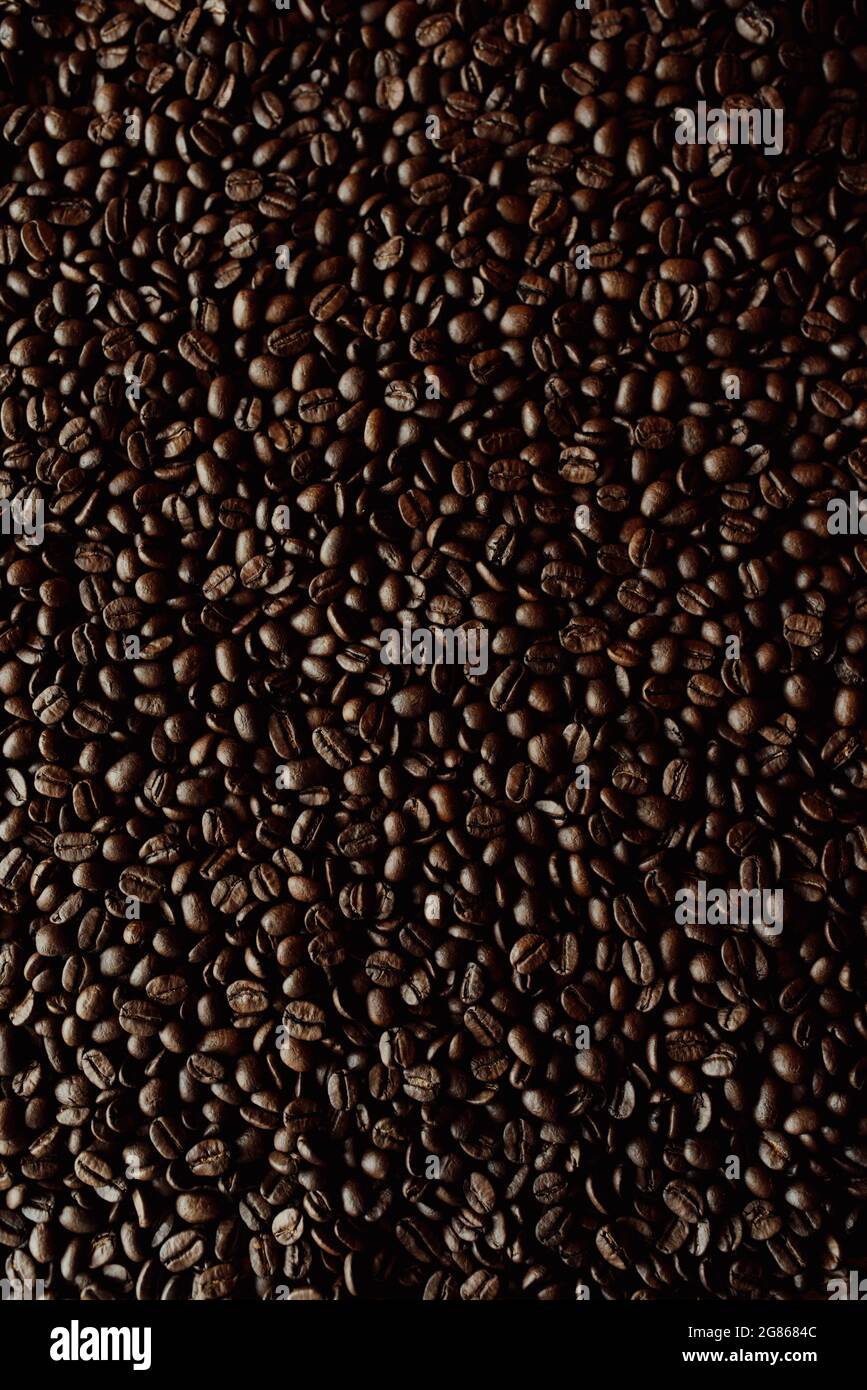 Closeup vertical background of coffee beans Stock Photo - Alamy