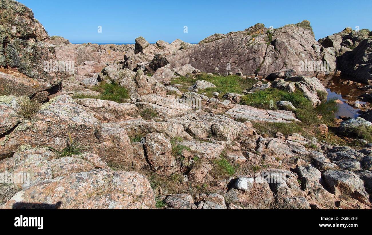 Granite rock formations and cliffs at Jeannie Greaves, Boddam ...