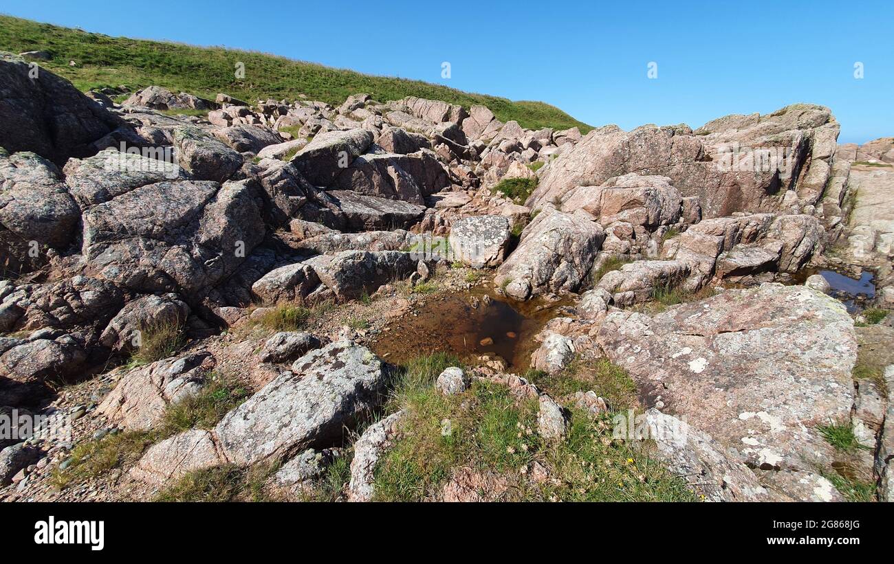 Granite rock formations and cliffs at Jeannie Greaves, Boddam ...