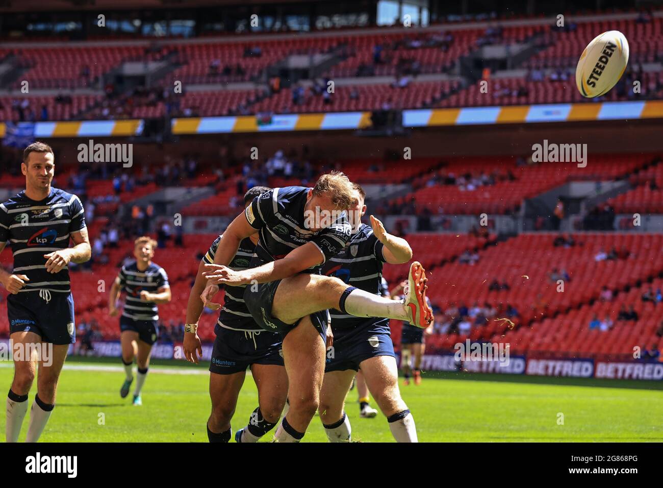 James featherstone hi-res stock photography and images - Alamy