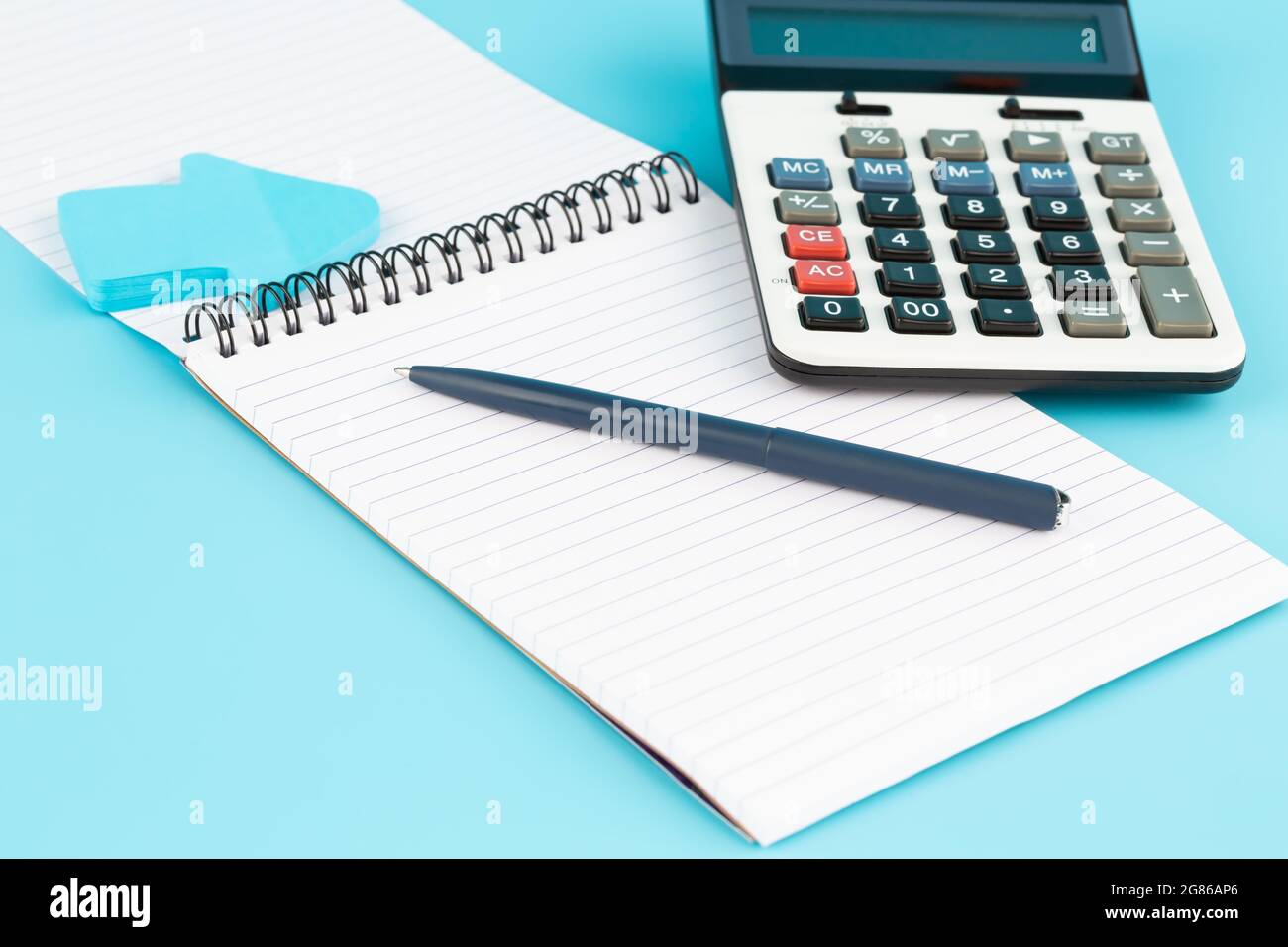 Notepad and calculator hi-res stock photography and images - Alamy