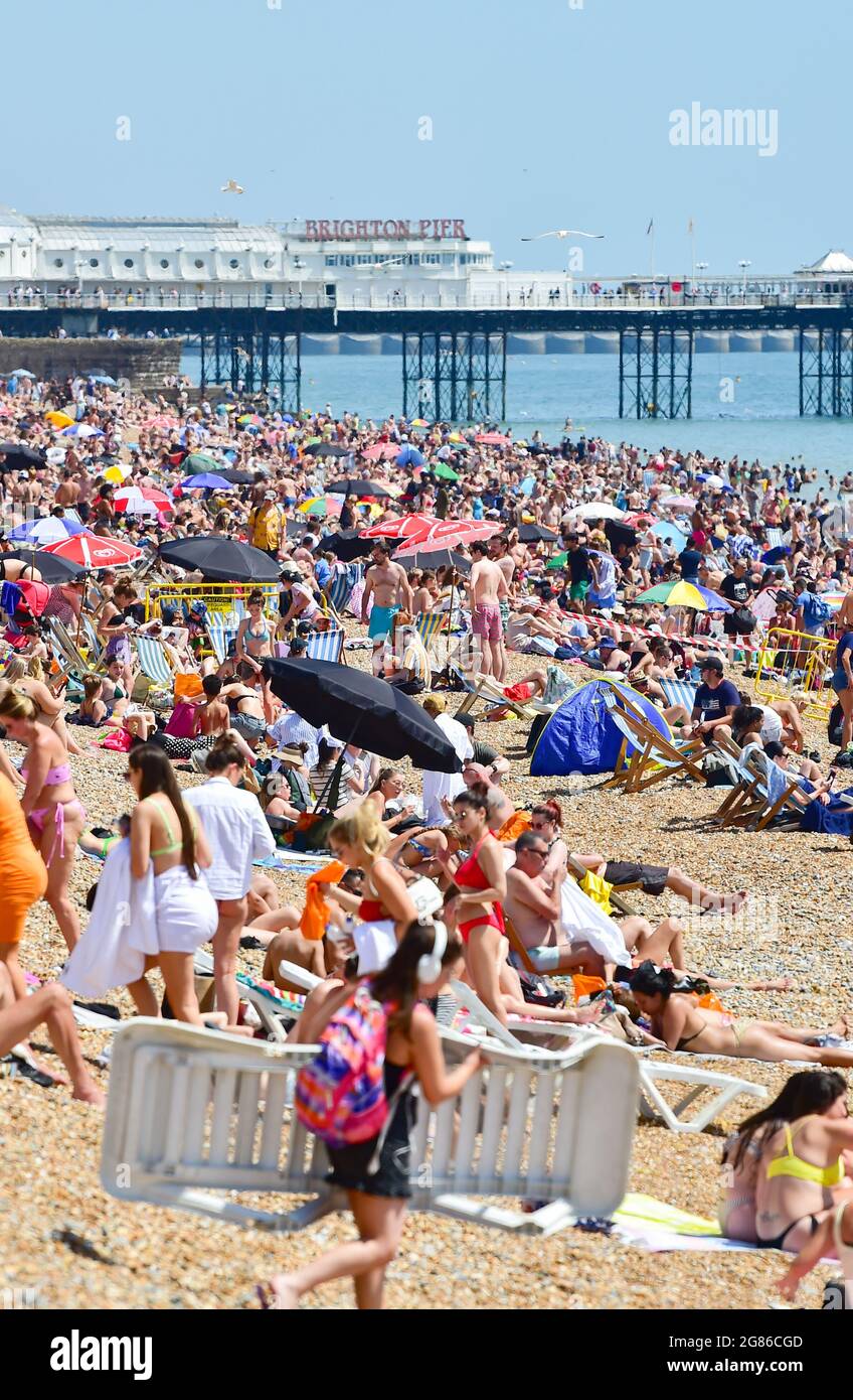 People enjoy the hot weather on brighton beach in sussex hi-res stock ...