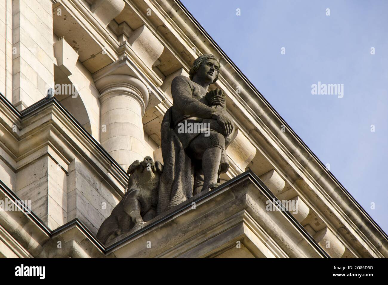Statue on reichstag building hi-res stock photography and images - Alamy