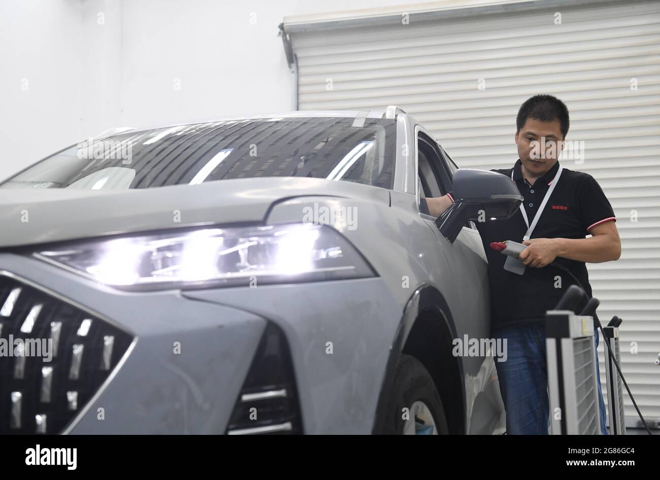 Hydrogen fuel cell test vehicle hi-res stock photography and images - Alamy