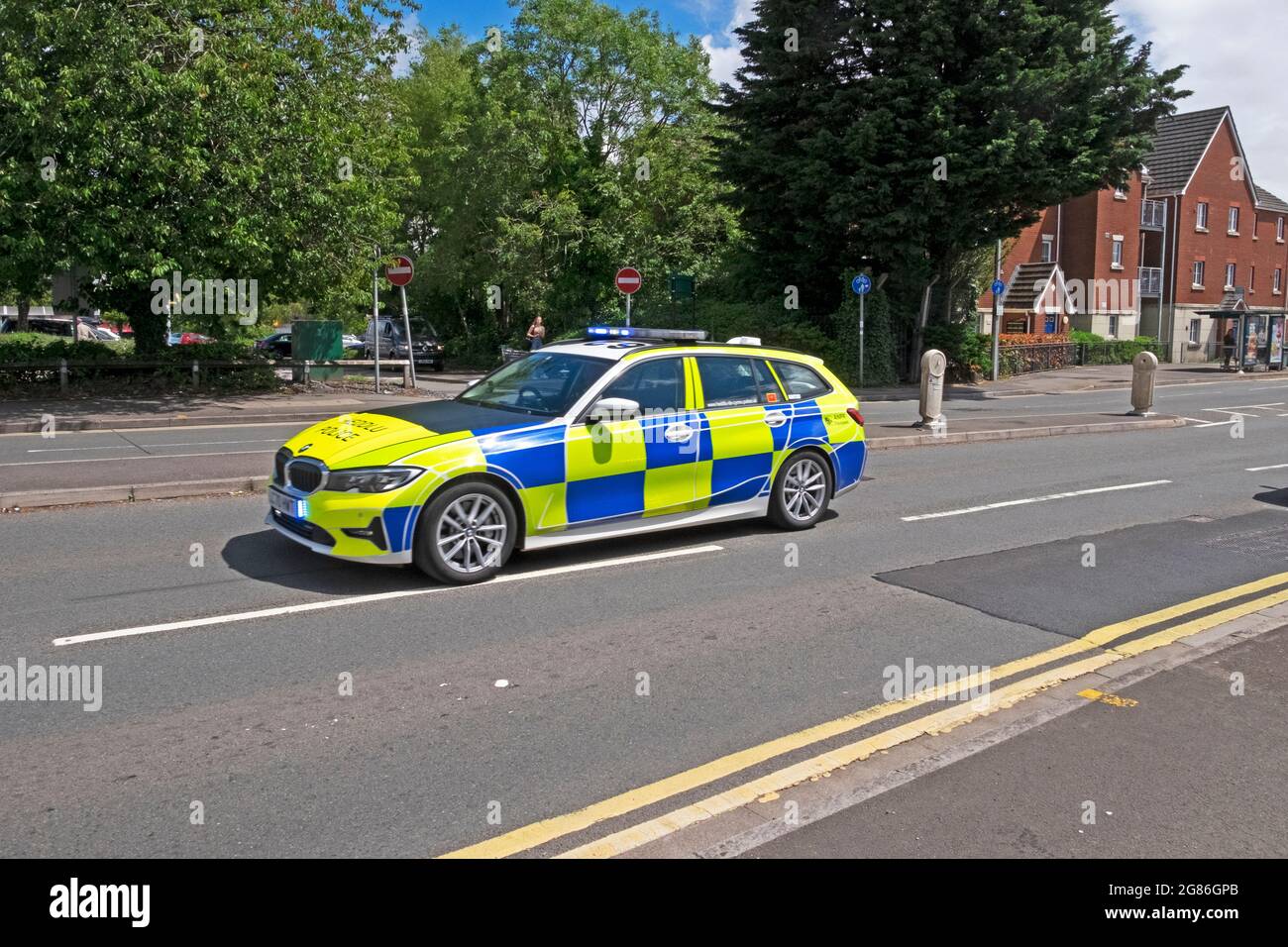 Police car side view uk hi-res stock photography and images - Alamy
