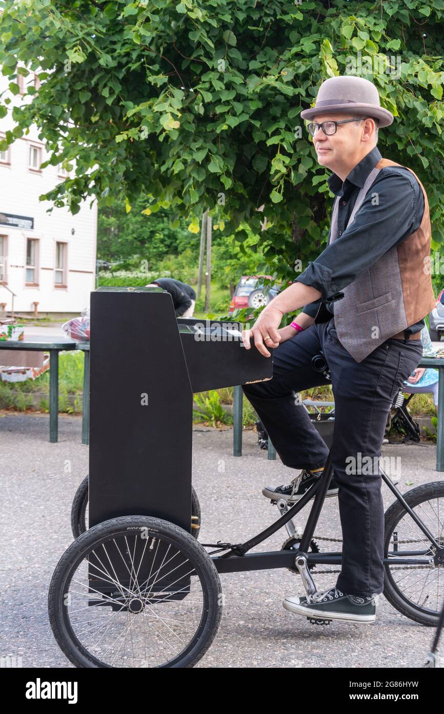 Bicycle piano hi-res stock photography and images - Alamy
