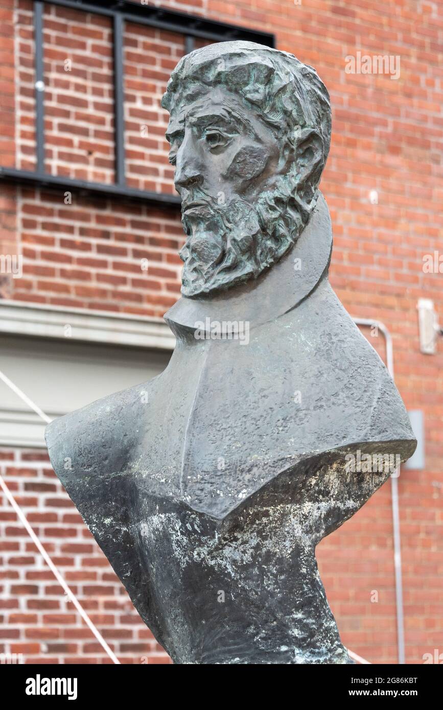 Statue de camoes hi-res stock photography and images - Alamy