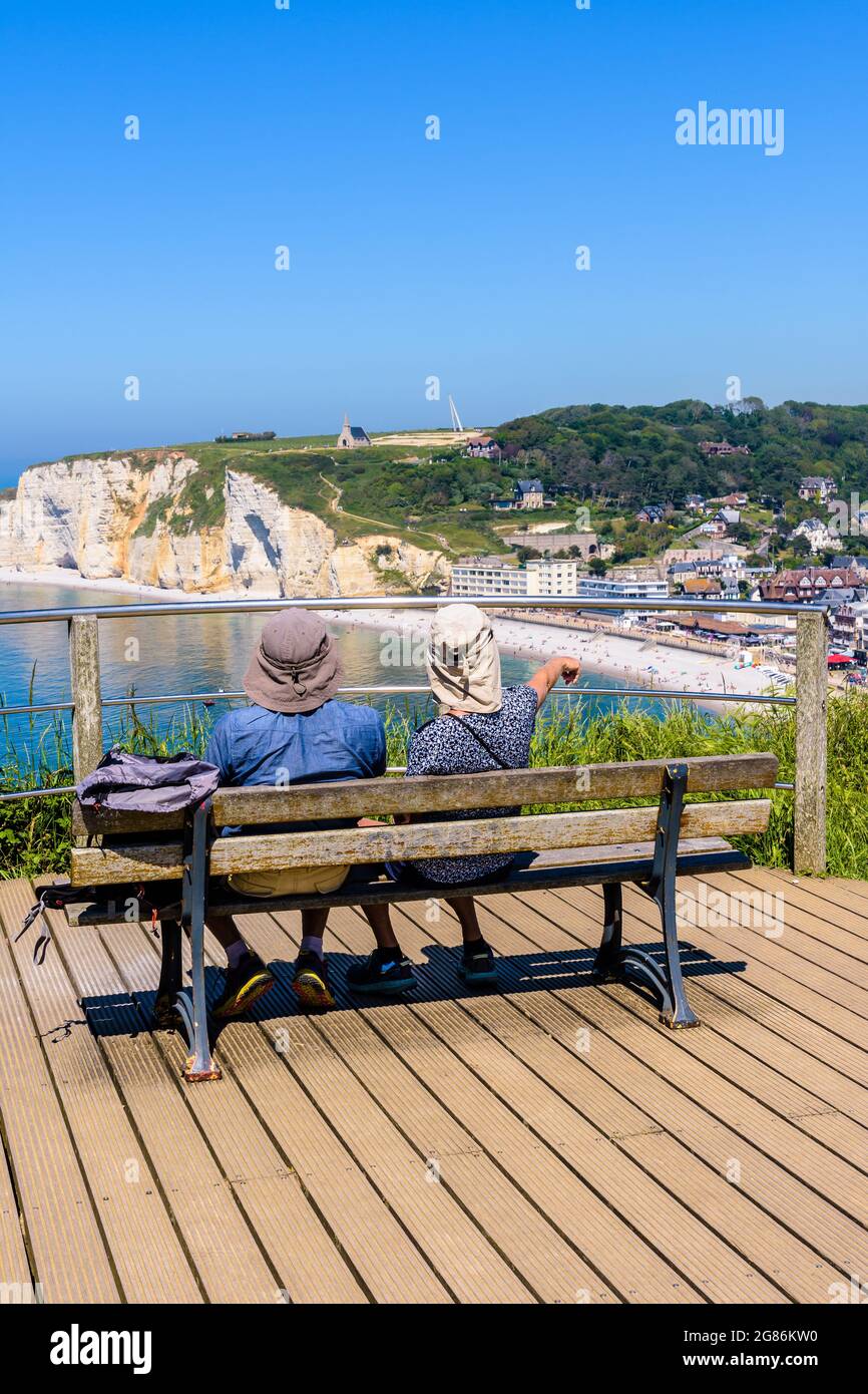 Bench on a cliff hi-res stock photography and images - Alamy