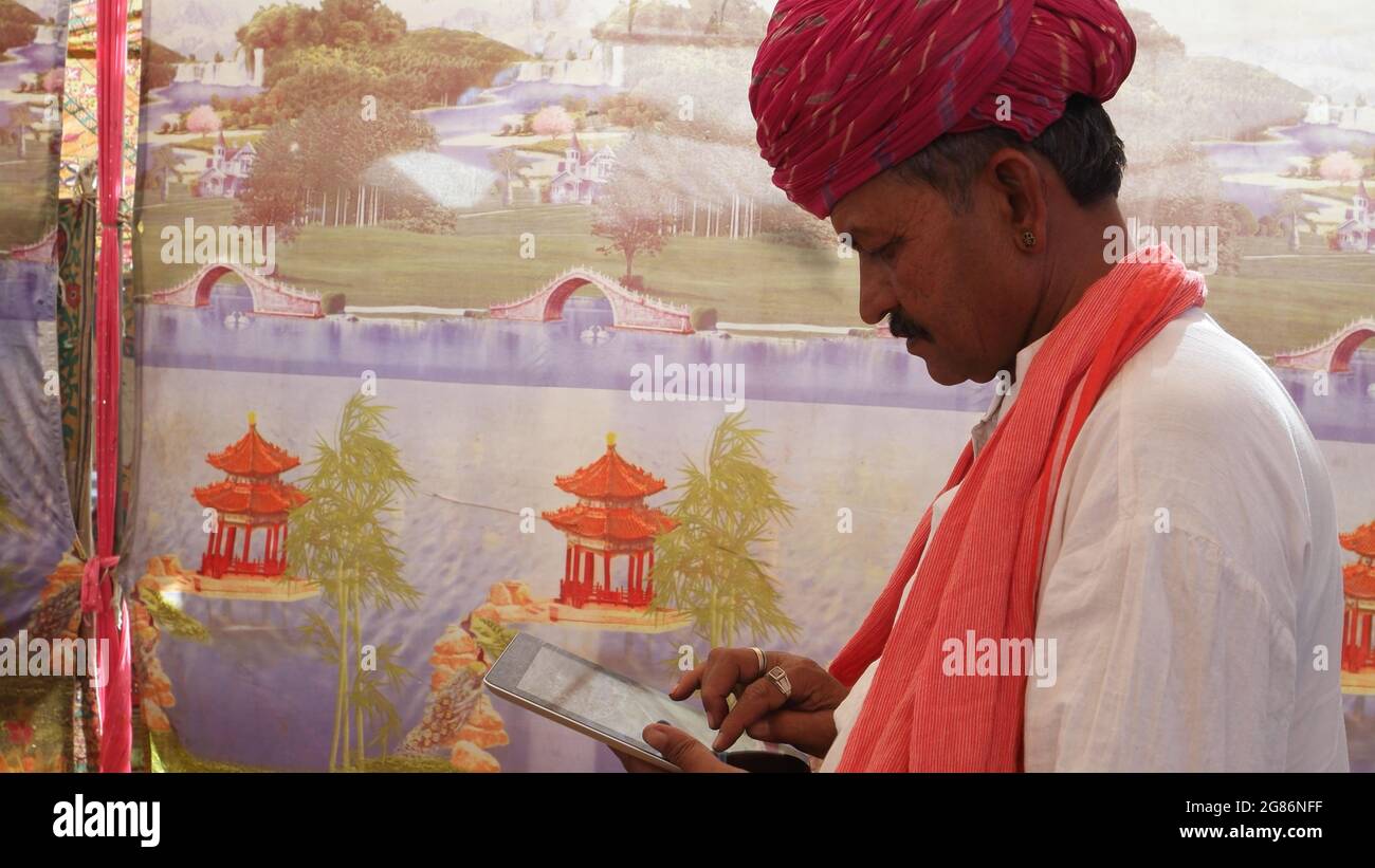 Closeup shot of an old South Asian man wearing a traditional costume ...