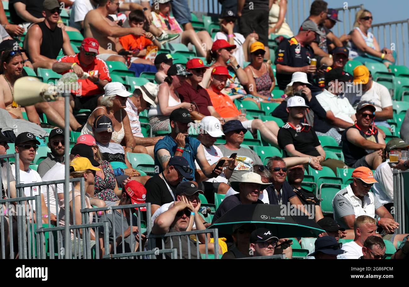Silverstone grand prix stands hi-res stock photography and images - Alamy