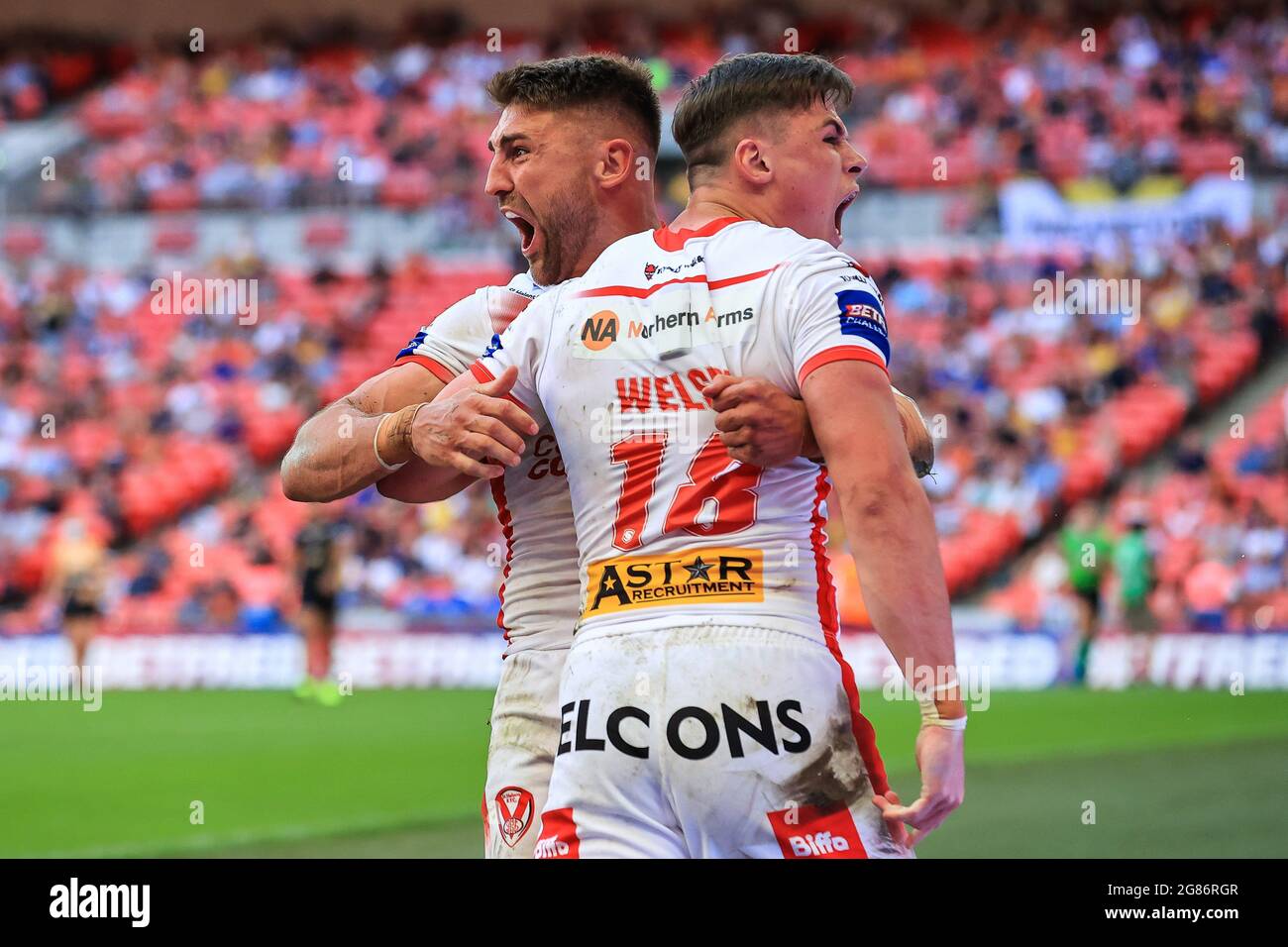 Tommy makinson st helens celebrates hi-res stock photography and images ...