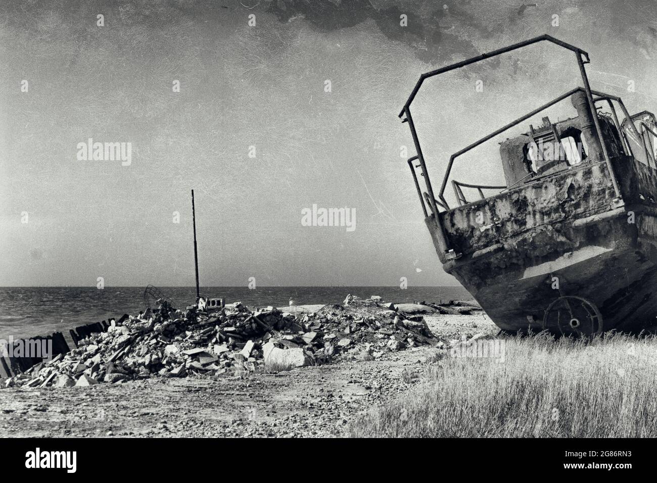 A ruined boat hi-res stock photography and images - Alamy