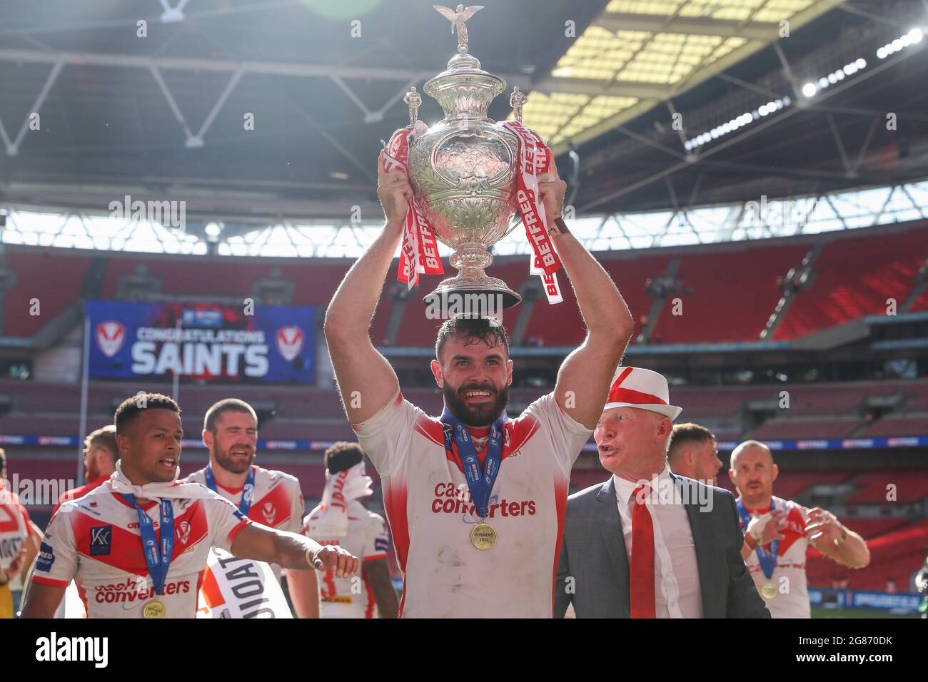 Alex Walmsley (8) of St Helens celebrates with the fans Stock Photo - Alamy