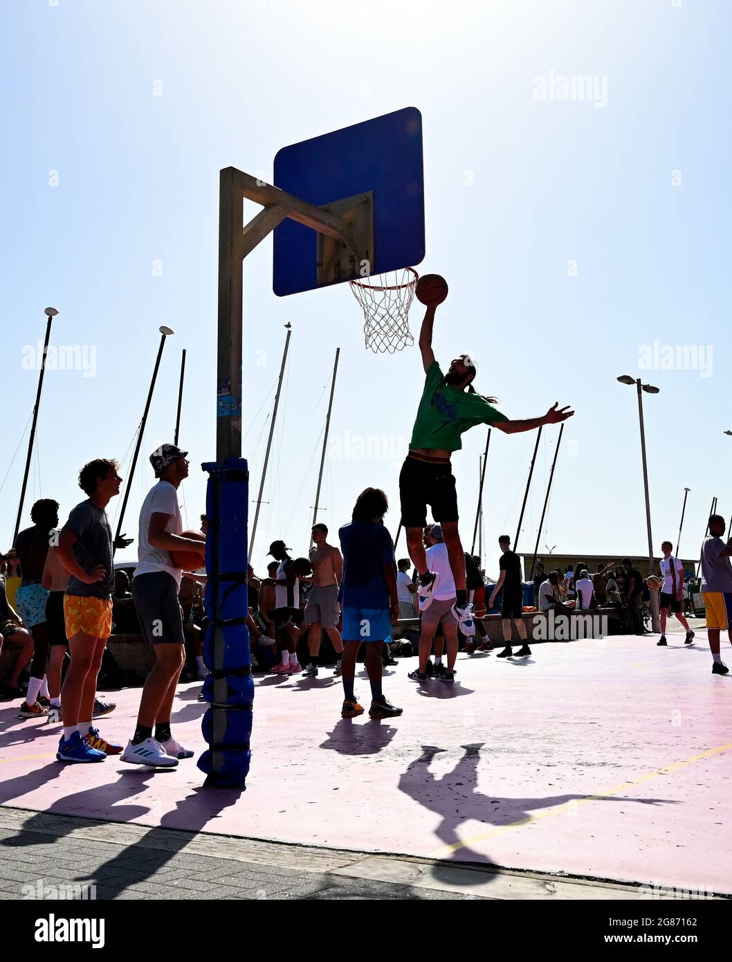 Basketball court on the beach hi-res stock photography and images - Alamy