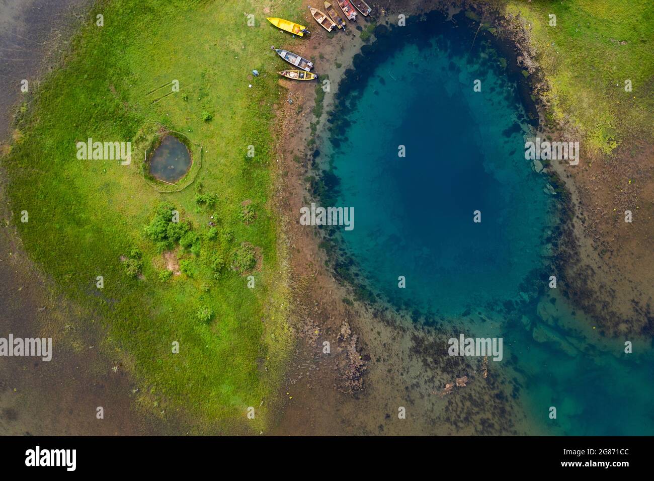 Aerial view traditional boats parked hi-res stock photography and ...