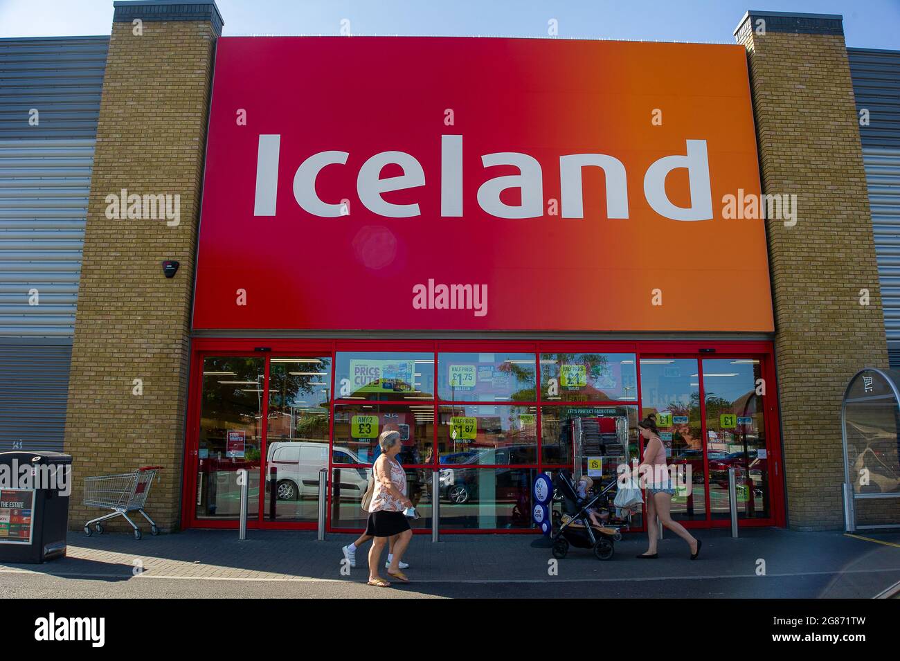 Iceland supermarkets uk hi-res stock photography and images - Alamy