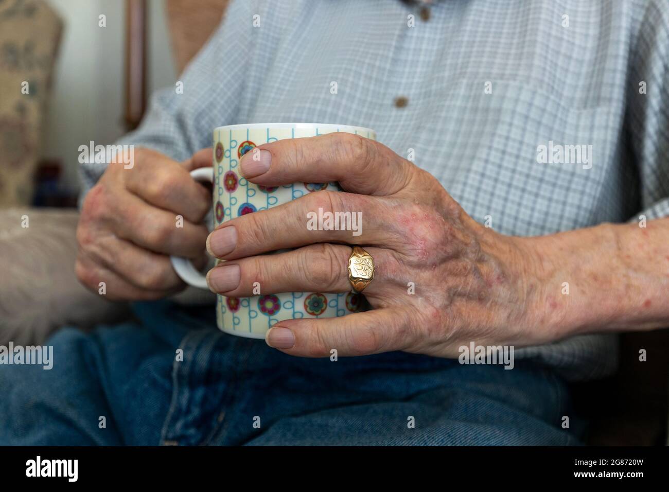 Work worn hands hi-res stock photography and images - Alamy