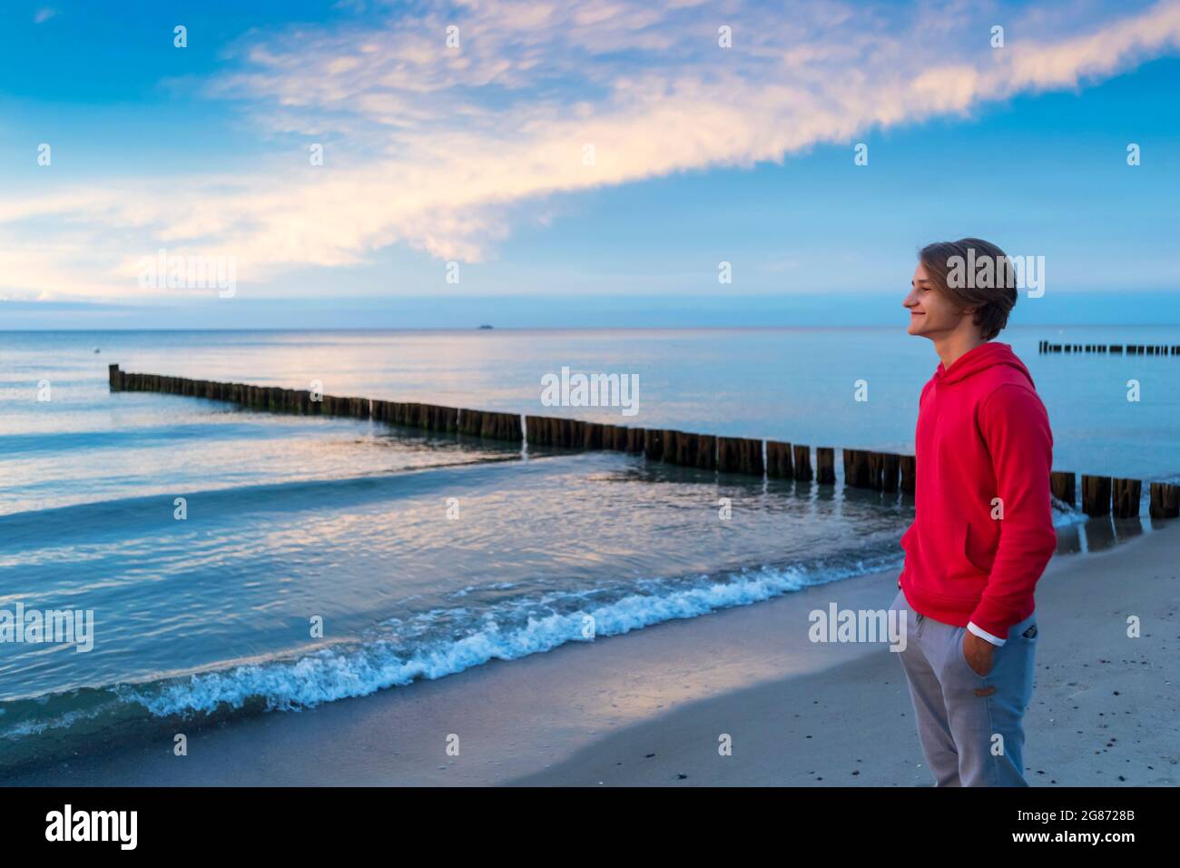 Summer teenagers boy hi-res stock photography and images - Alamy