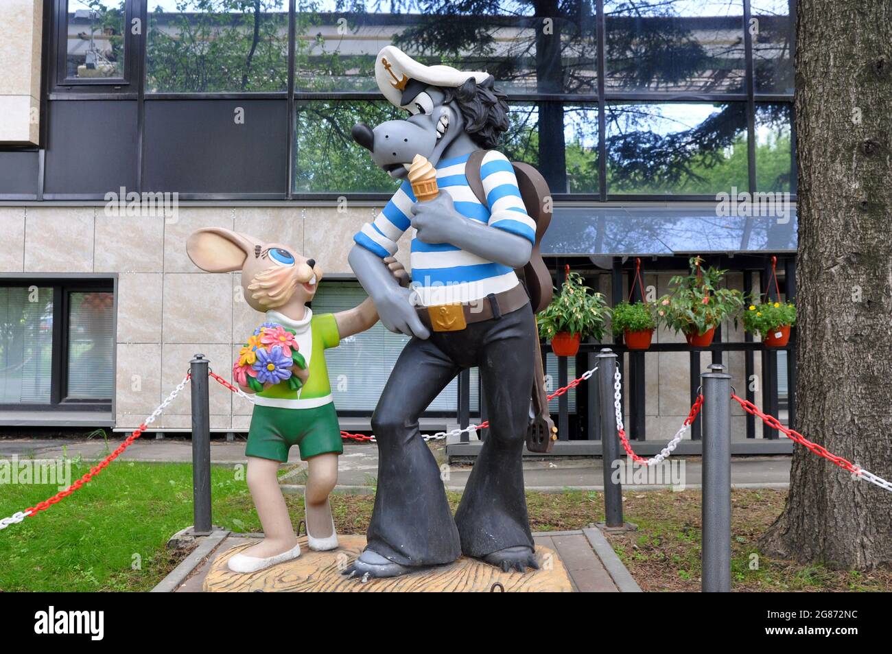 Heroes of the famous Soviet cartoon near the Soyuzmultfilm film studio ...