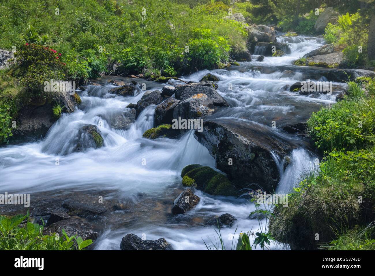 Pyrenes mountain hi-res stock photography and images - Alamy