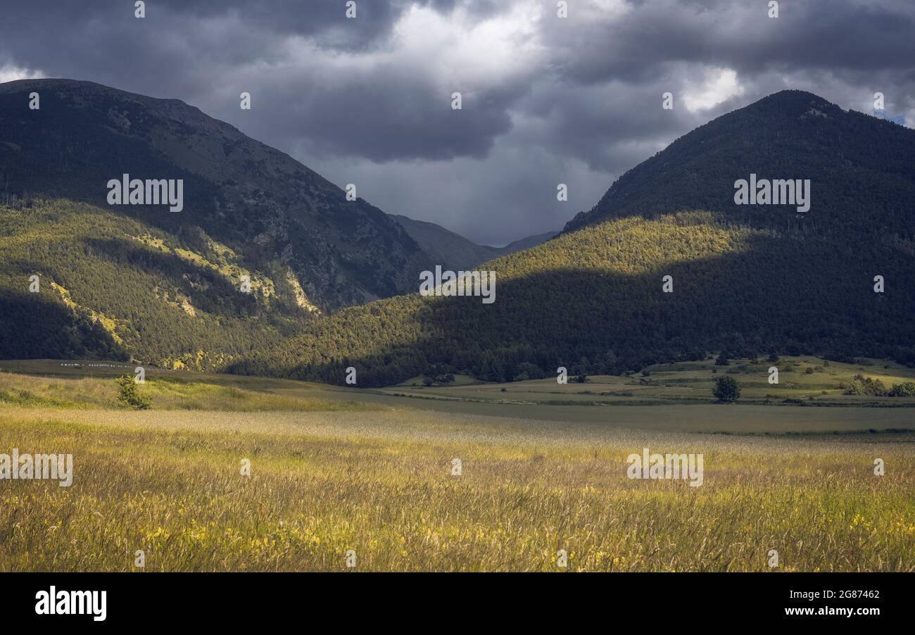Moody landscape panorama hi-res stock photography and images - Alamy