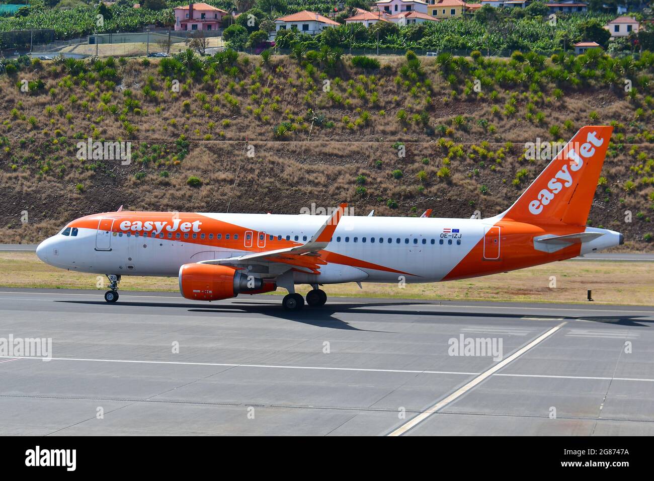 Easyjet madeira hi-res stock photography and images - Alamy