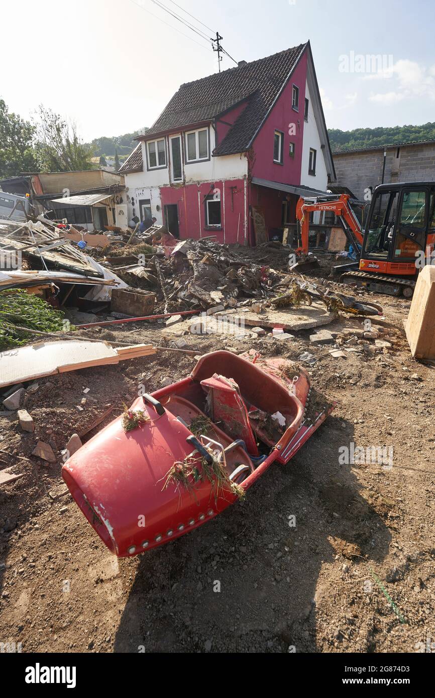 Schuld, Germany. 17th July, 2021. The clean-up work has begun in the ...