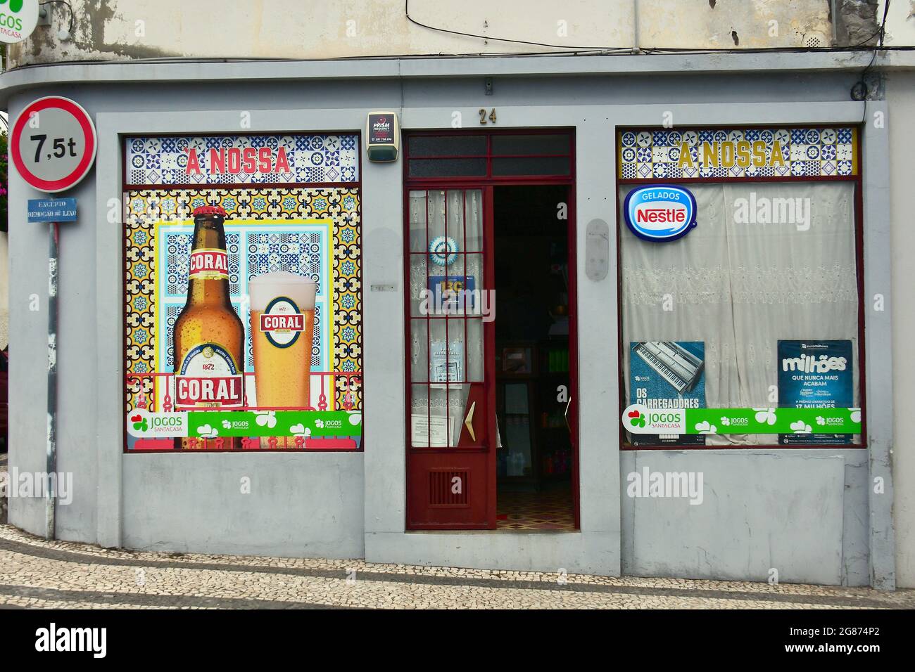 Madeira beer hi-res stock photography and images - Alamy